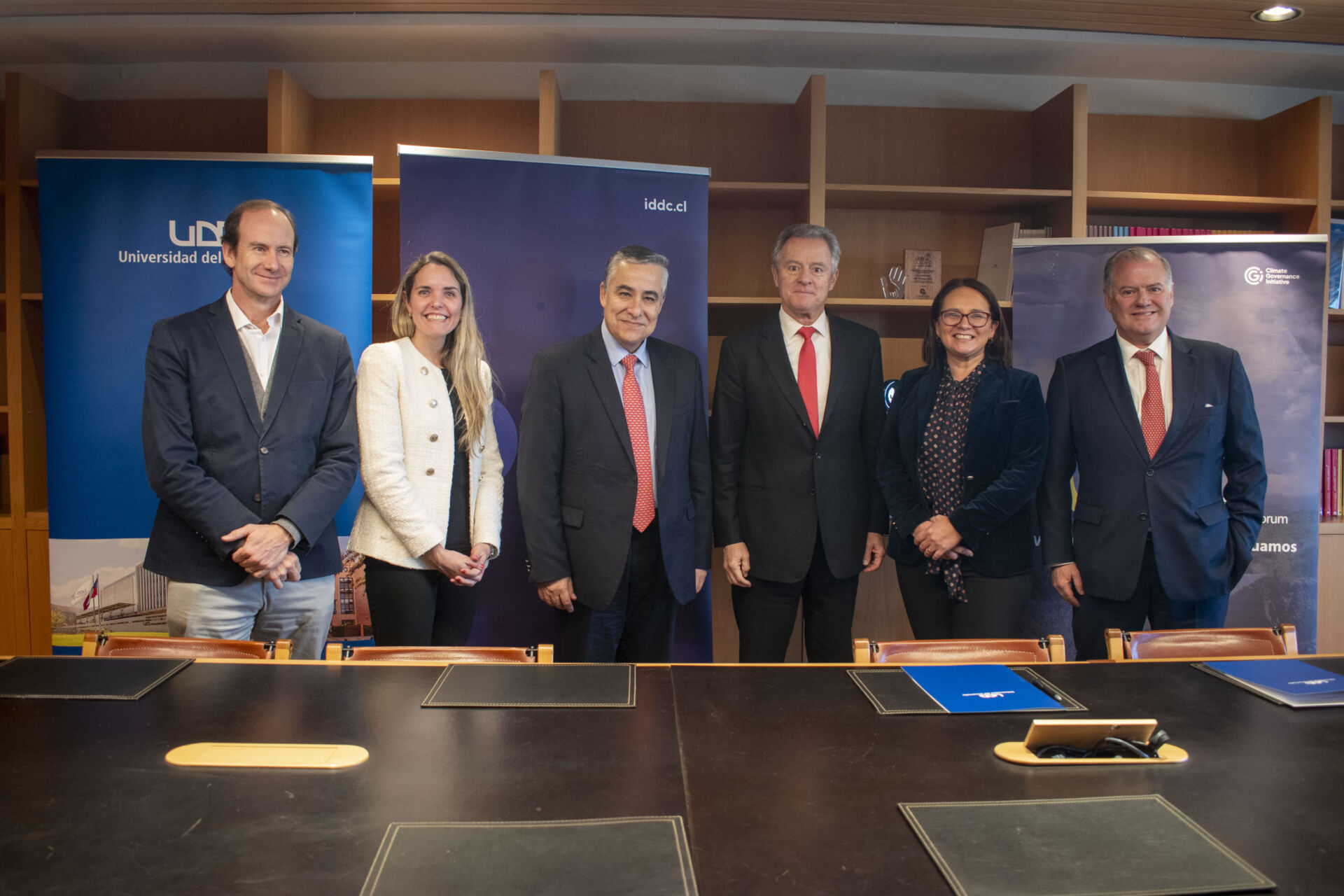 Firma de colaboración UDD y Chapter Zero Chile - Instituto de Directores de Chile